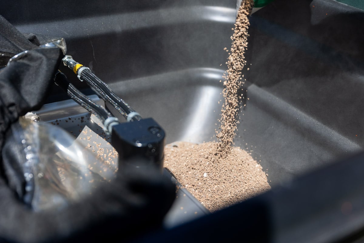 Slow-Release vs. Quick-Release Fertilizers: Pros and Cons for Memphis Lawns