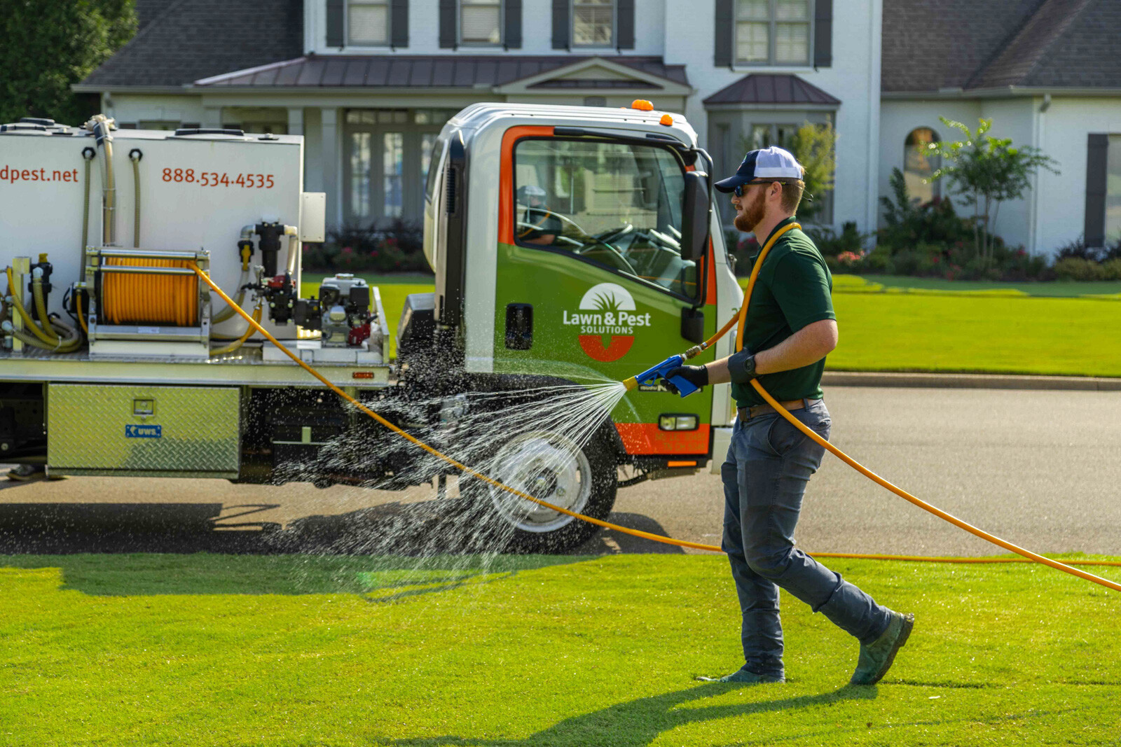 4 Signs That It's Time to Hire a New Lawn Care Company in Oxford, MS
